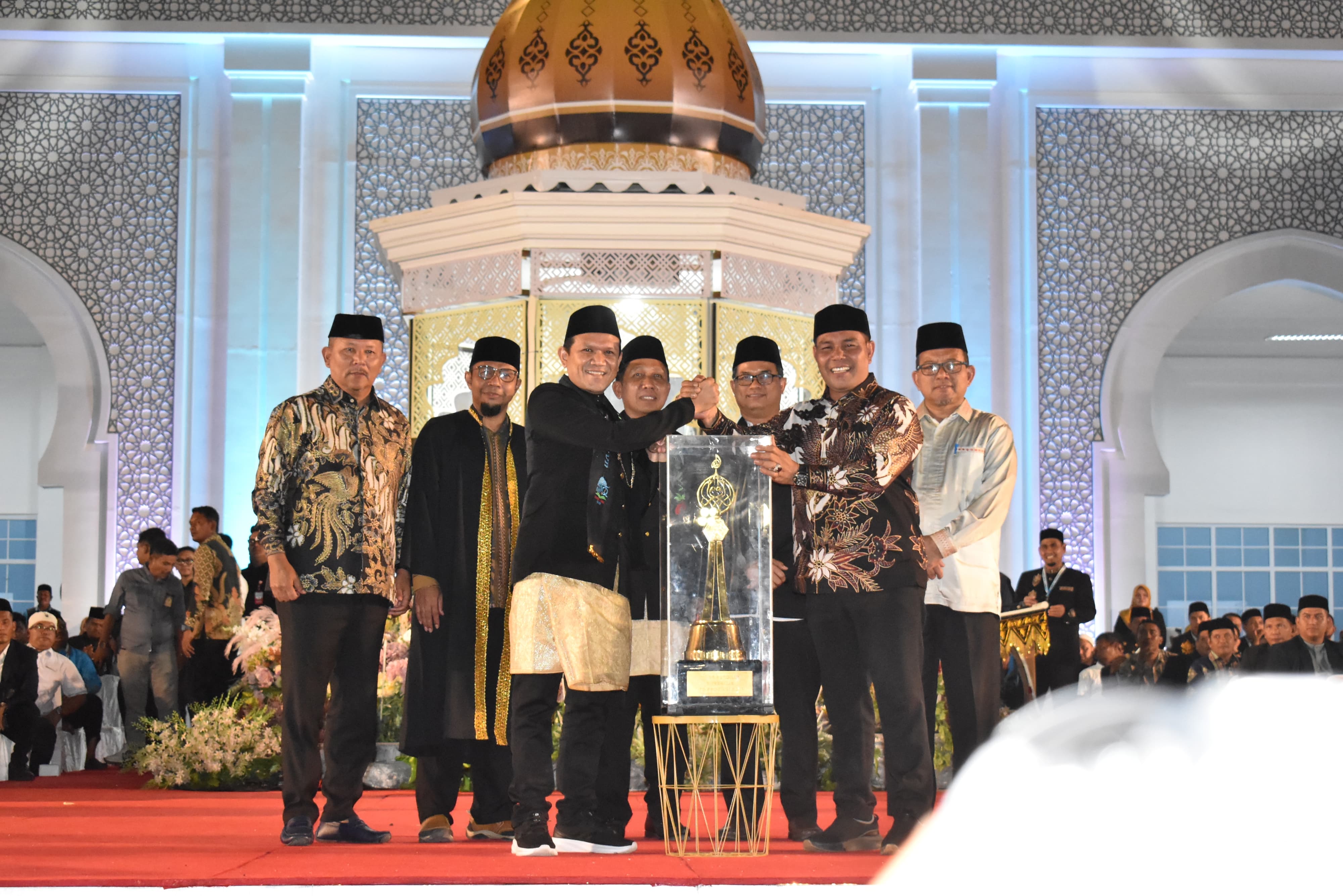 Dek Fadh Tutup MTQ ke-37, Aceh Besar Raih Juara Umum